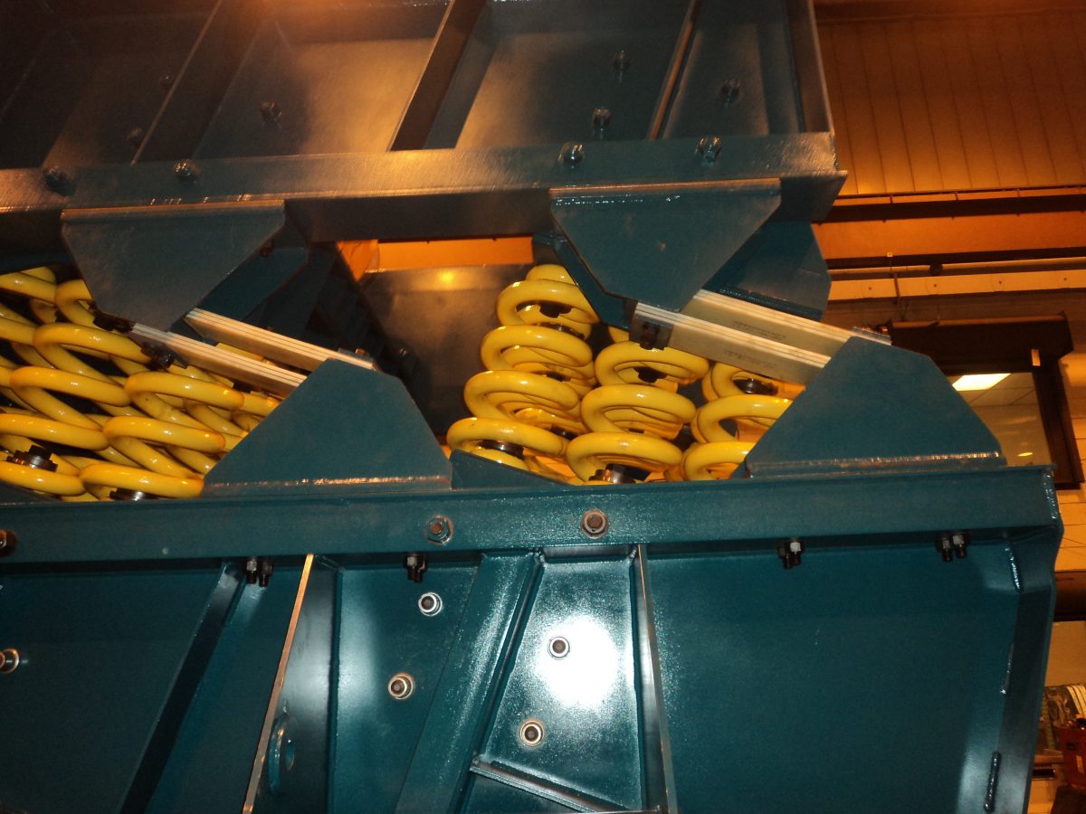 Two-Mass Conveying Shakeout - MetalTech Systems