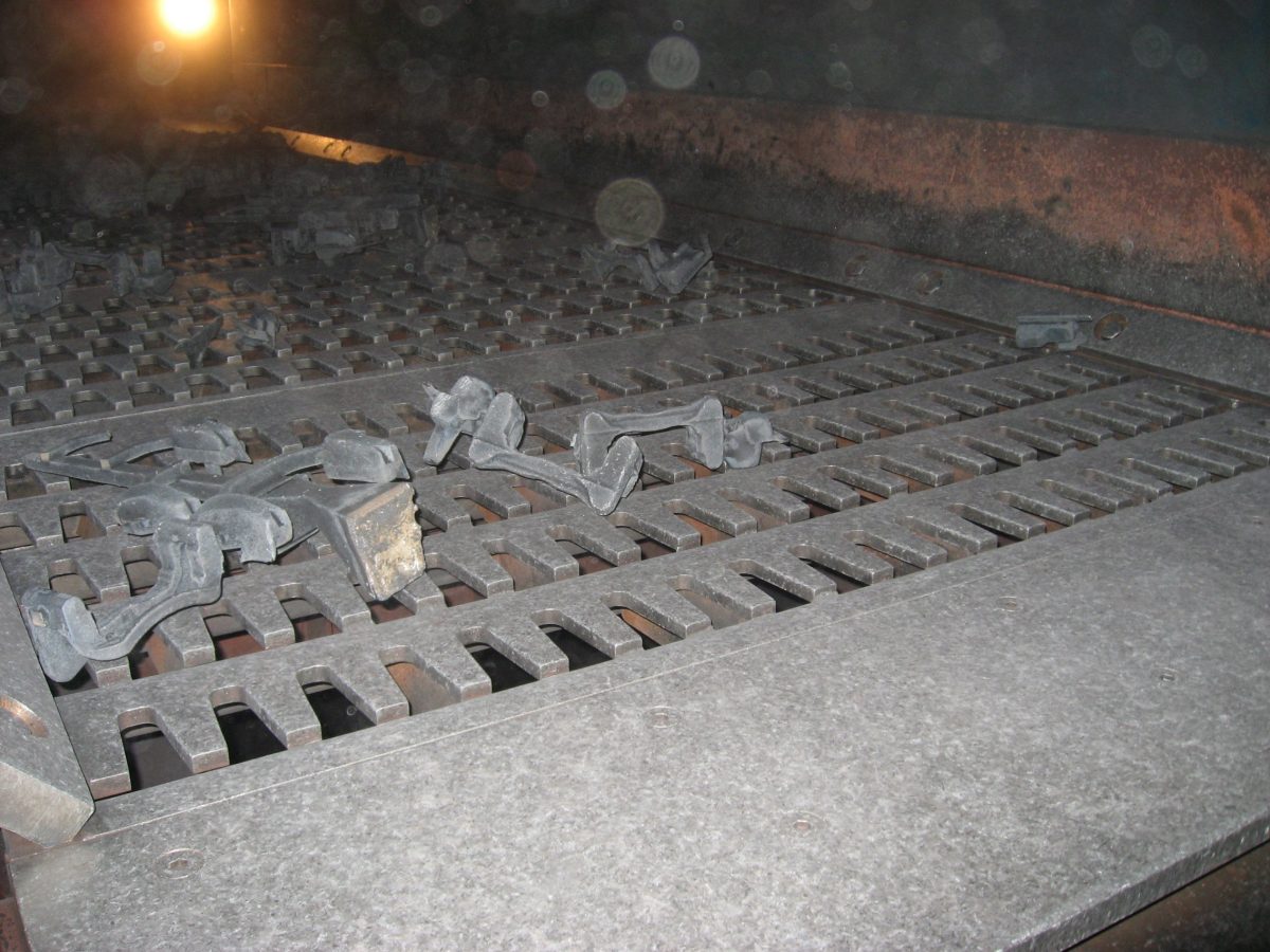 Two-Mass Conveying Shakeout - MetalTech Systems